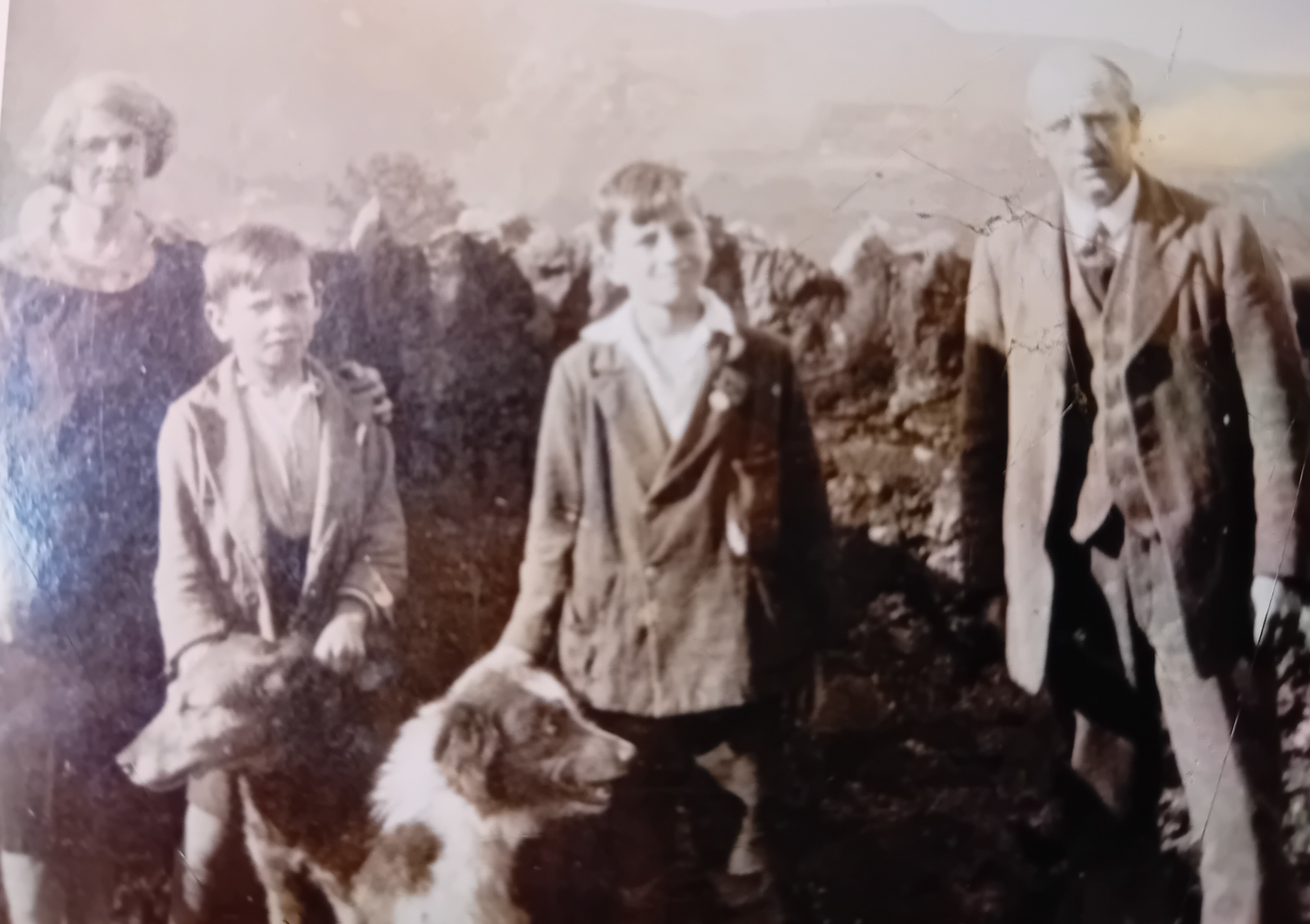 Jones Family of 15 Lon Gerlan around 1933 | Peoples Collection Wales