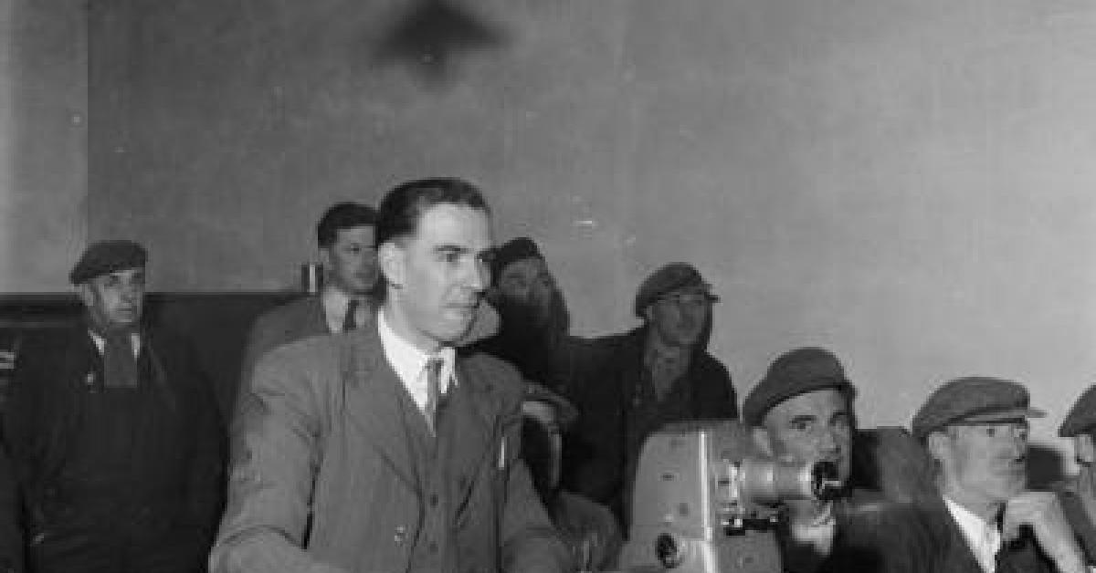 Workers at Oakley Quarry, Blaenau Ffestiniog, enjoying a slide show ...