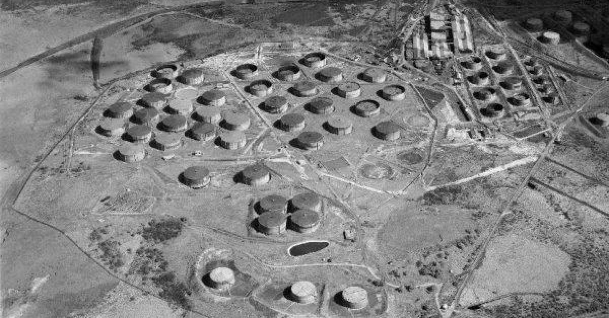 Llandarcy oil refinery, 1947 | People's Collection Wales
