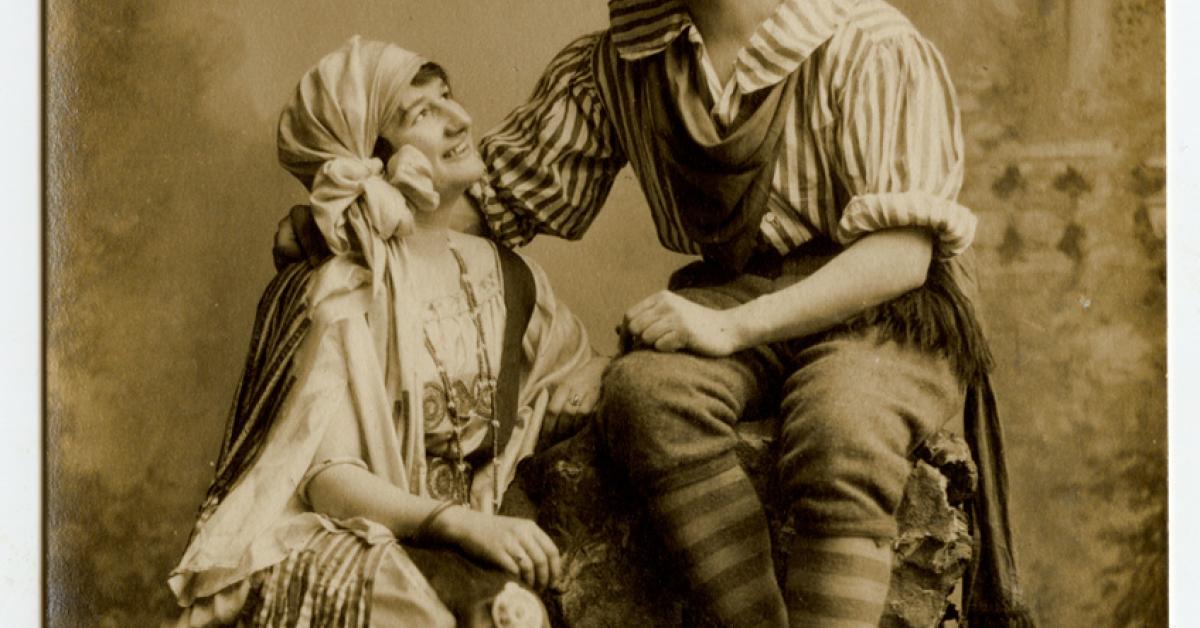 Actors in the Aberystwyth Amateur Operatic Society, early 1900's ...