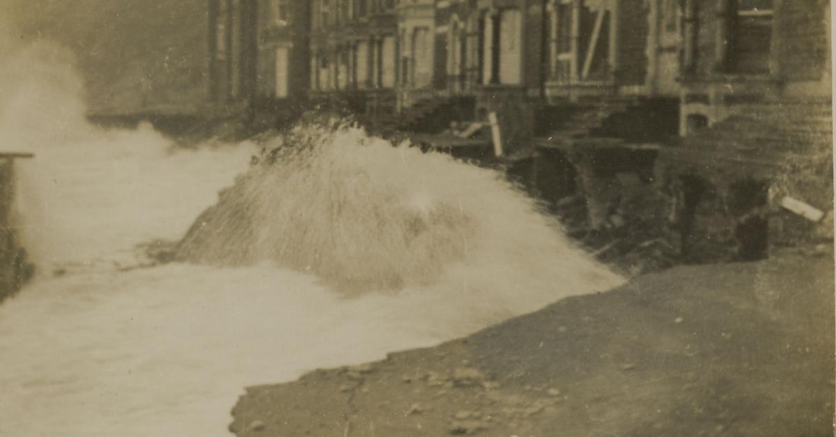 Storm damage Victoria Terrace, Aberystwyth 1938 | People's Collection Wales