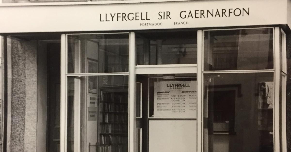 Porthmadog Library in the Eighties | People's Collection Wales
