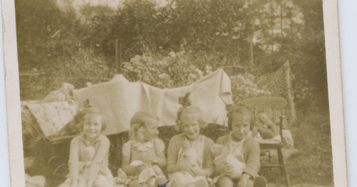 Local girl with three evacuees in Pontyglasier area during WW2 | People ...
