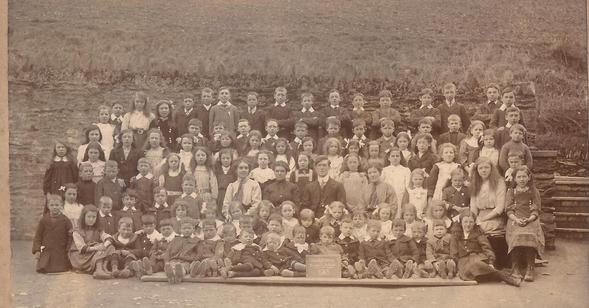 Glyndyfrdwy council school, 1913 | People's Collection Wales