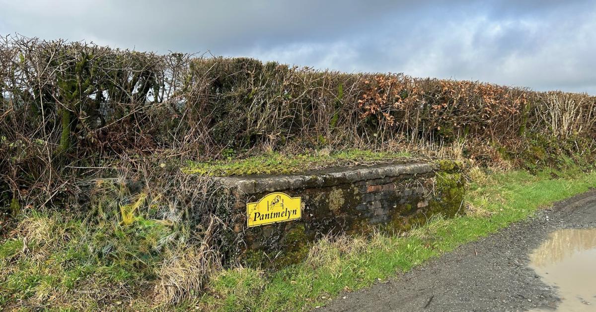 Pantmelyn, Trelech. Milk stand | People's Collection Wales