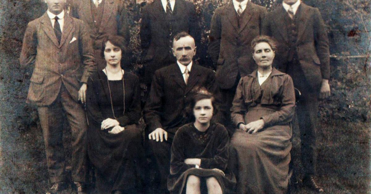 The Skinner Family of Abernant Farm, Kemeys Inferior, 1922 | People's ...