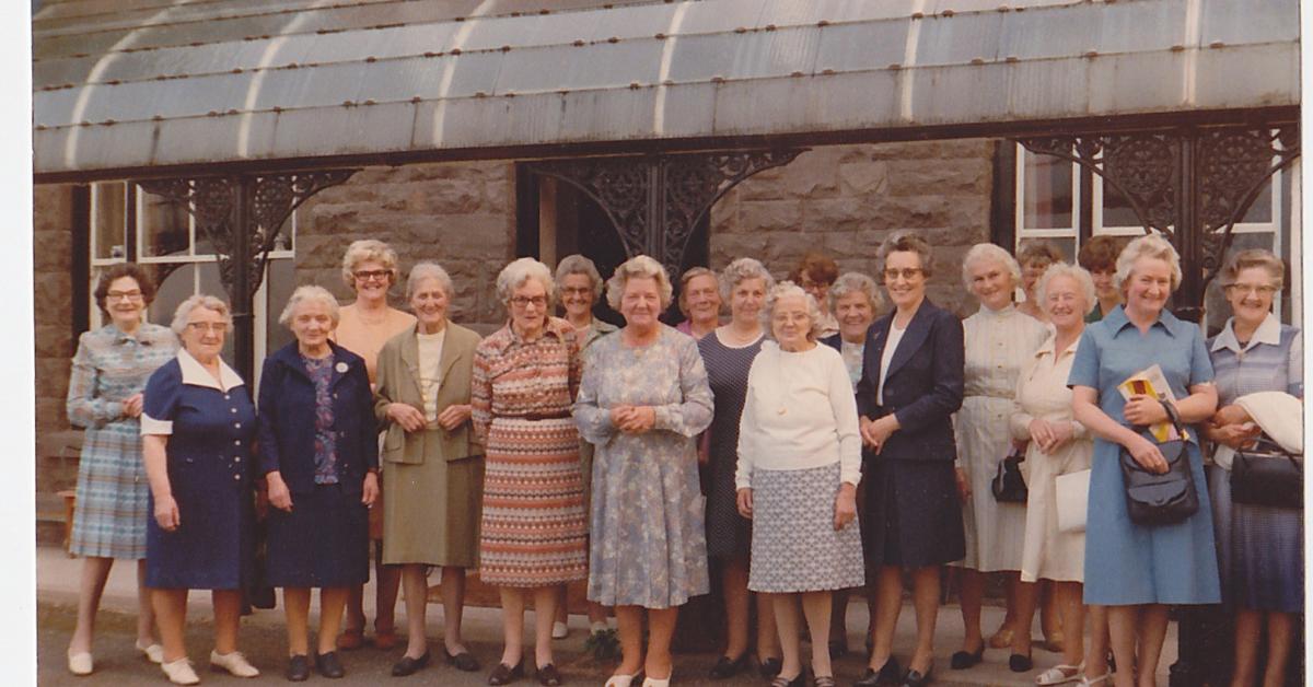 Womens Institute at Greenhill home of Lady Brecon at Cross Oak 1983 ...