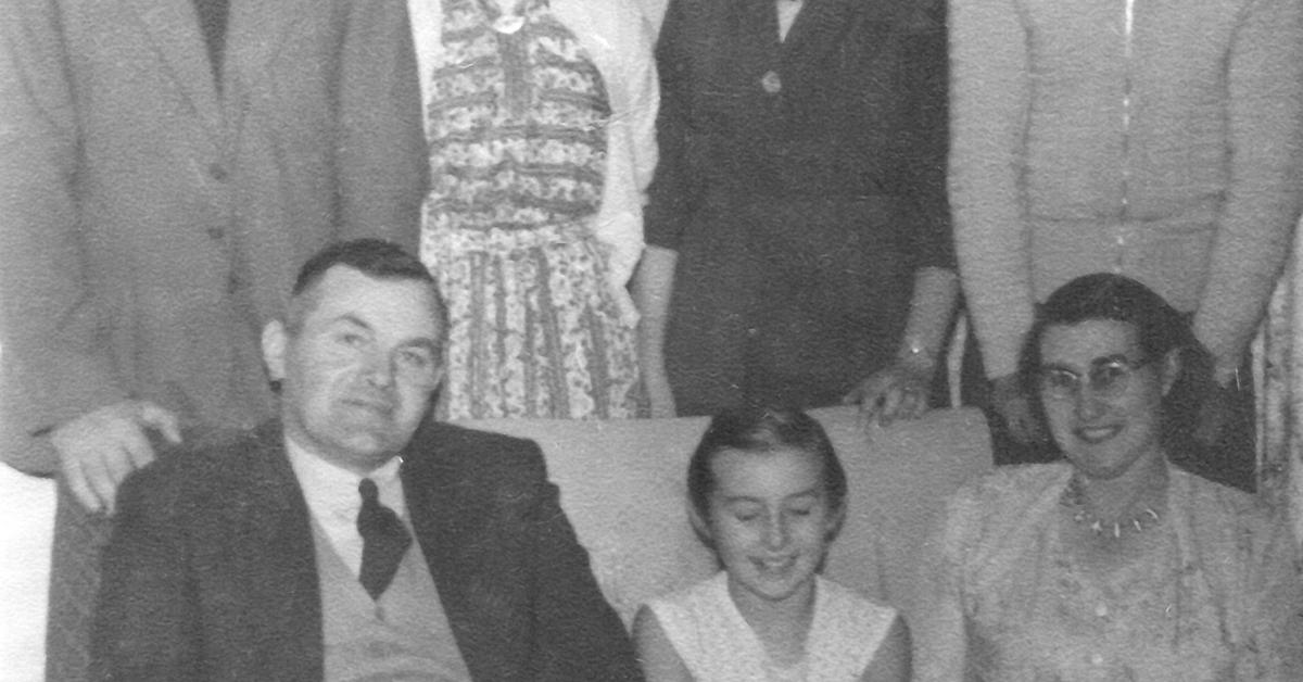 Stephens Family Post Office Row 1959 | People's Collection Wales