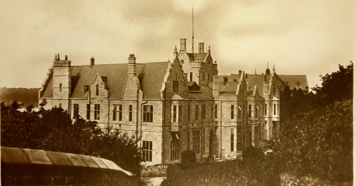 Postcard, Bangor Normal College, 1930 | People's Collection Wales