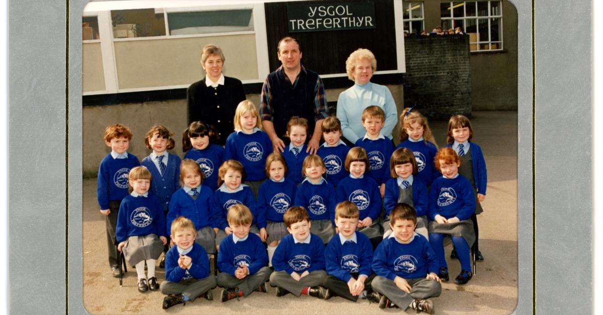 Amryw luniau o blant Ysgol Treferthyr, c.1997 a 2004 | People's ...
