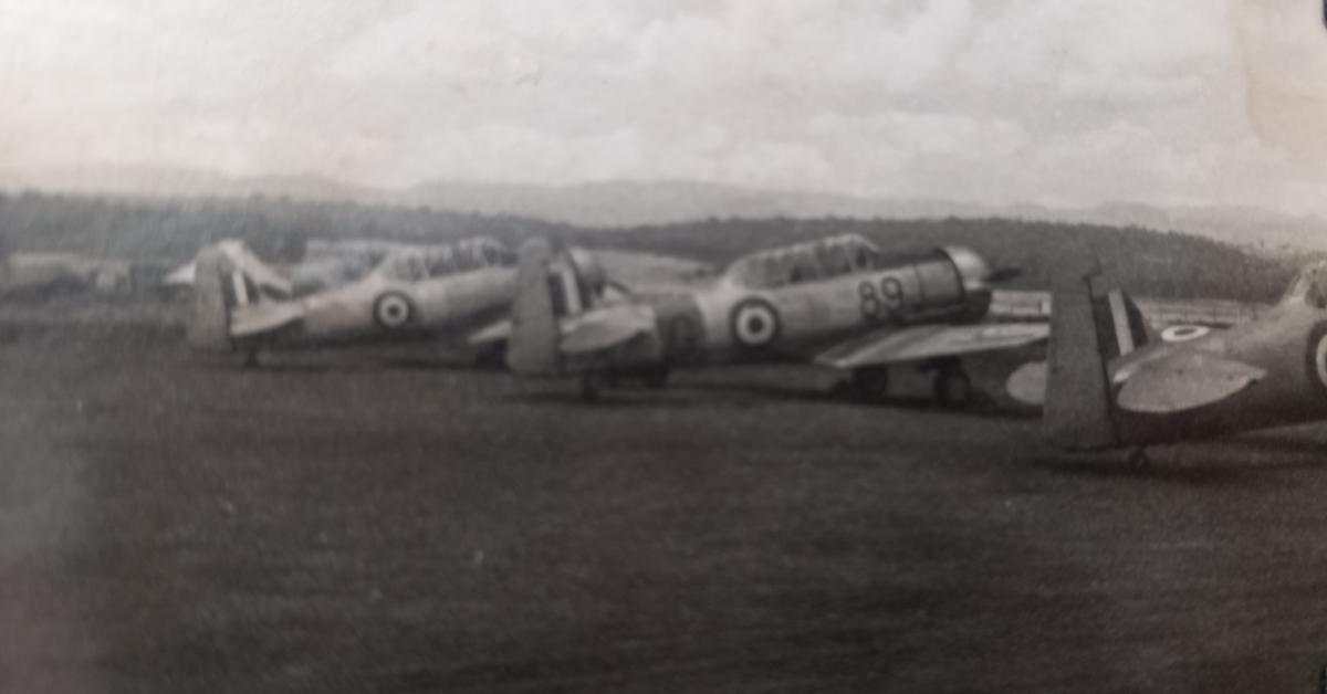 RAF HARVARDS 1340 FLIGHT RAF EASTLEIGH KENYA 1950S | People's ...
